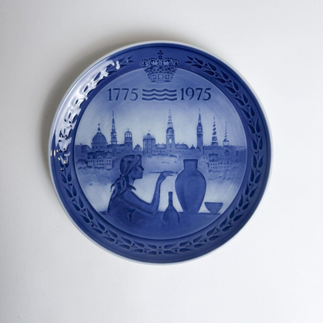 Royal Copenhagen Blue Collector Plate IN BOX Bicentenary 1775 Danish ...
