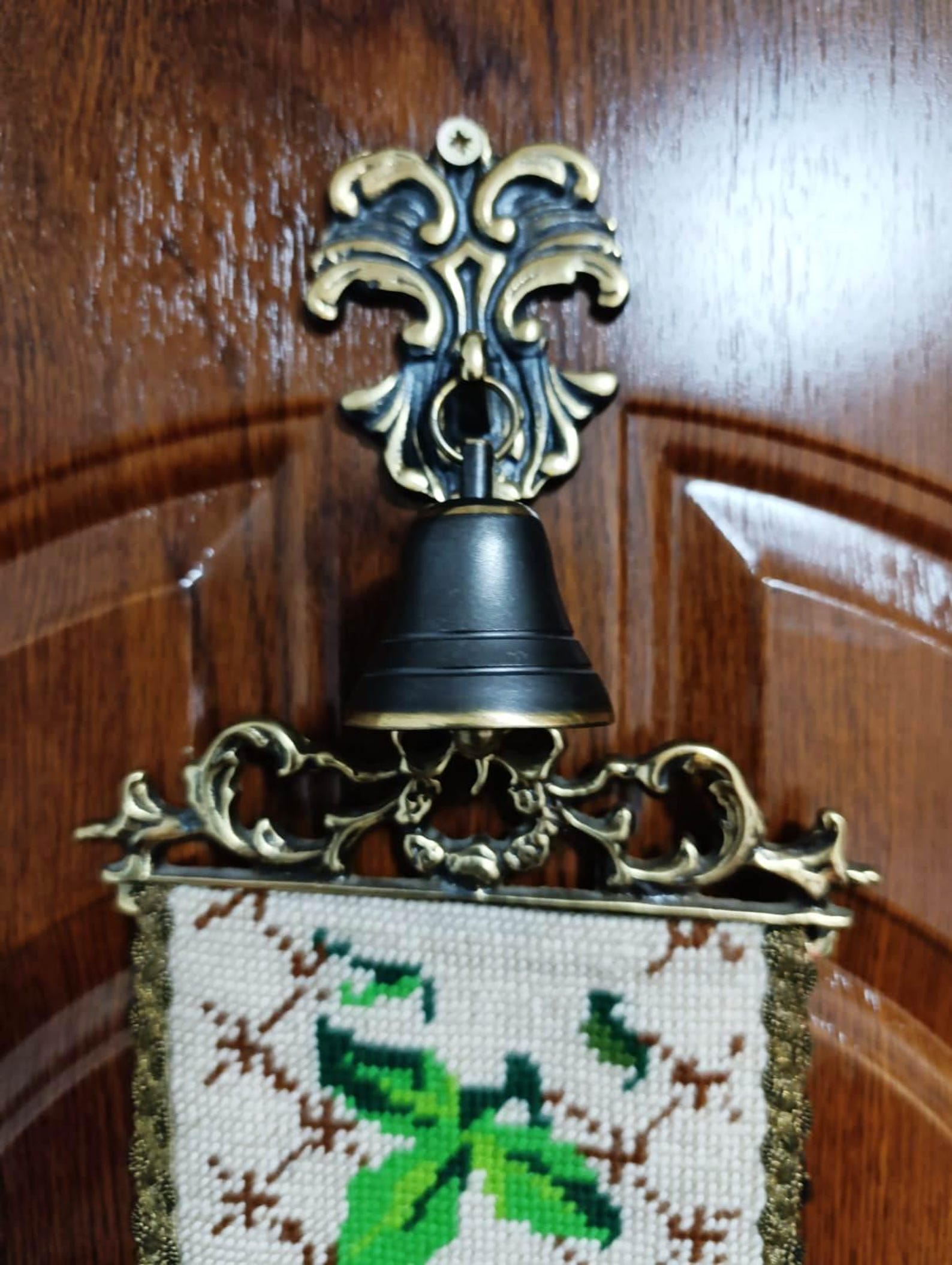 Vintage Estate Needlepoint Bell Pull With Bell Wall Hanging With Bronze ...