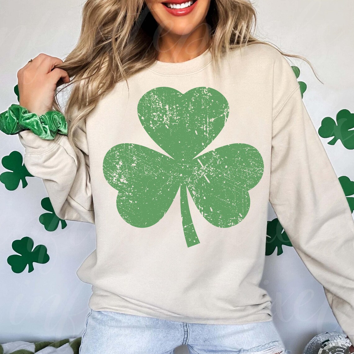 St Patricks Day Shamrock PNG SVG, Distressed Clover Silhouette, Vintage ...