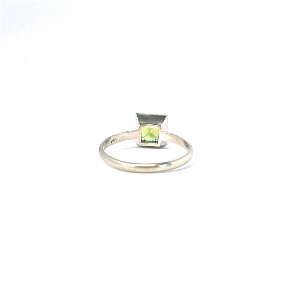 14k White Gold 6mm Princess Cut Peridot Tapered Bezel Ring - Etsy