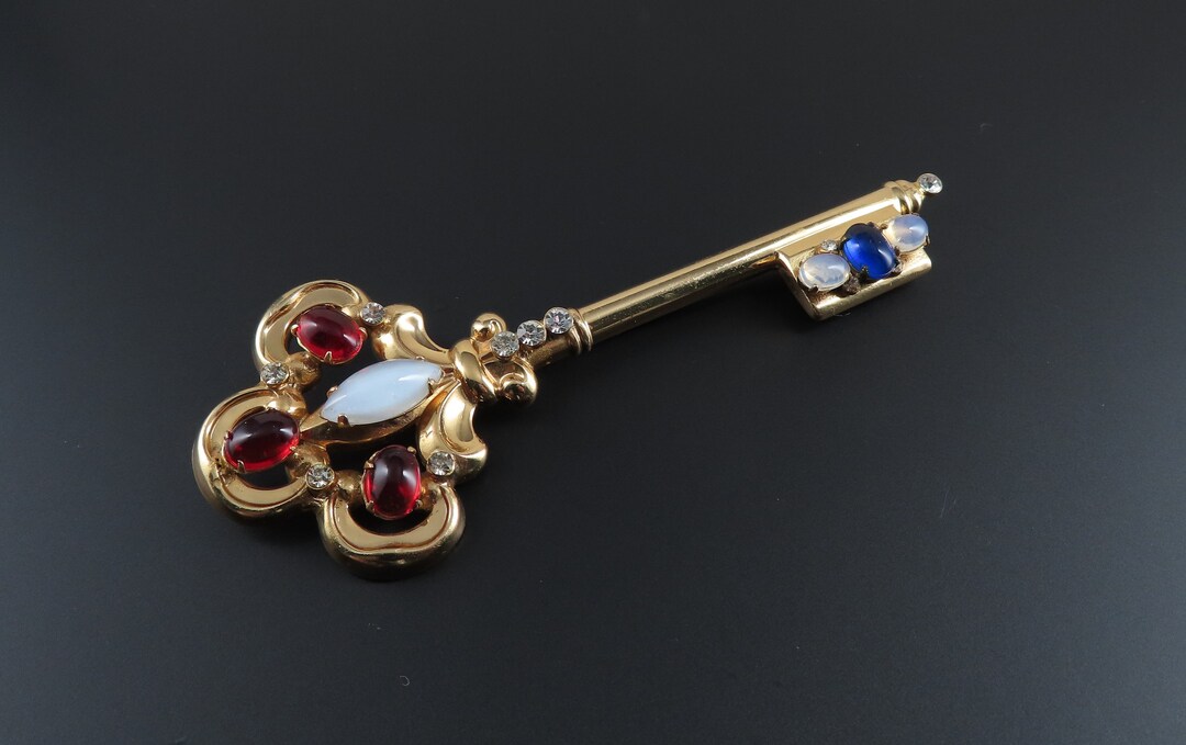 Coro Pegasus Royal Key Brooch: Rhinestone Faux Gem Statement Brooch - Etsy