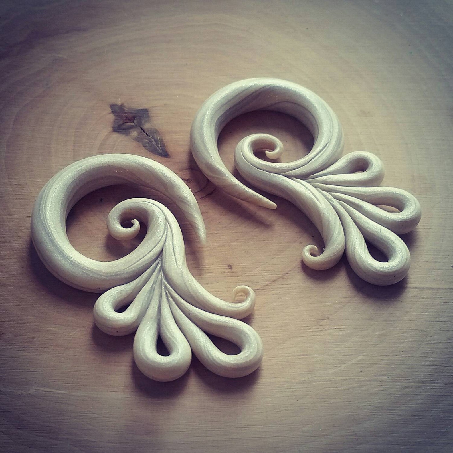 Swan Spiral Gauges // Pick Your Color // Ornate Plugs - Etsy