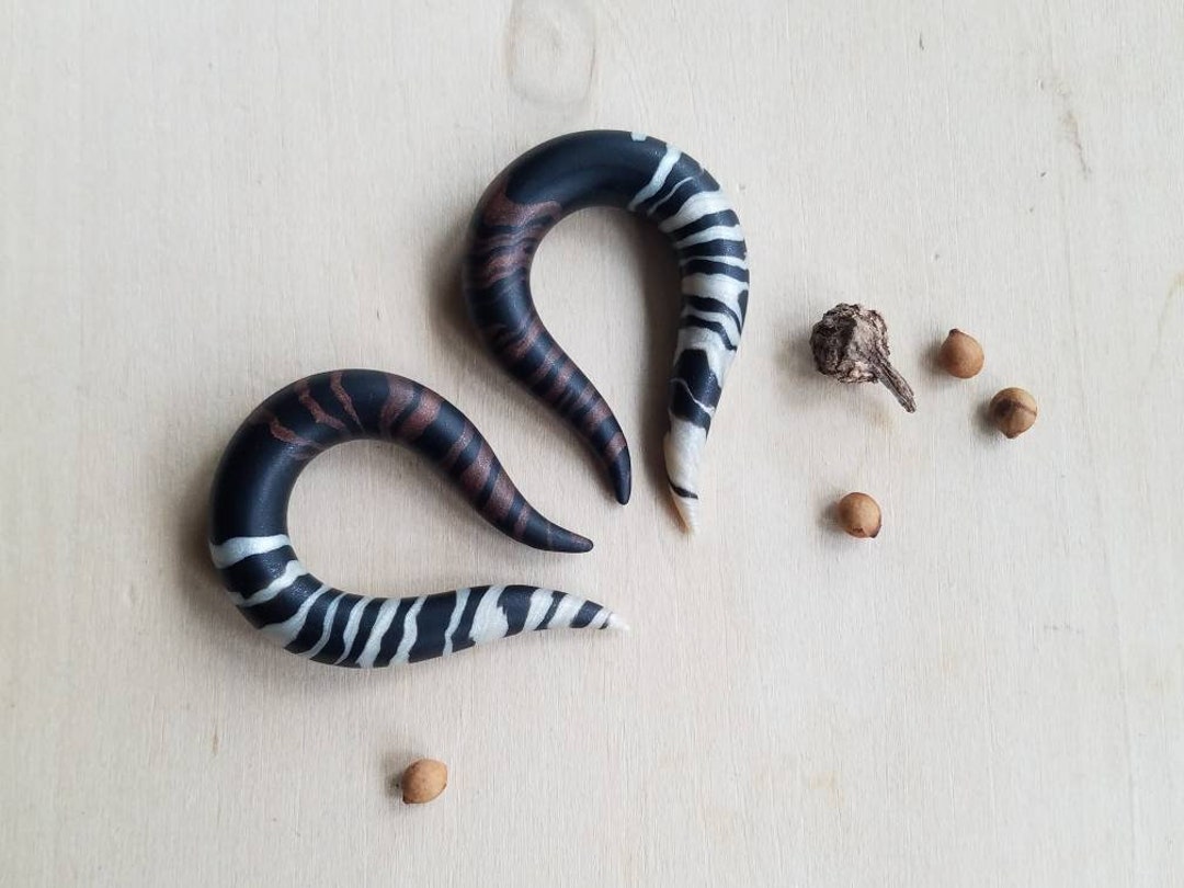 Okapi Hook Plugs // Animal Print Spirals Gauges - Etsy