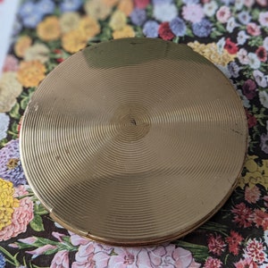Vintage 1950s STRATTON Petit Point Compact - Etsy
