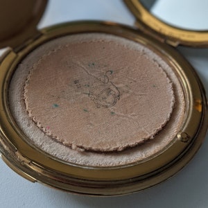 Vintage 1950s STRATTON Petit Point Compact - Etsy