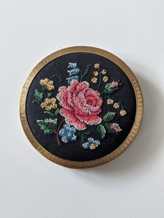 Vintage 1950s STRATTON Petit Point Compact - Gem