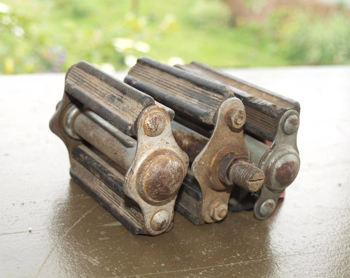 Farmhouse Rustic Bicycle Pedals Vintage Metal and Rubber - Etsy