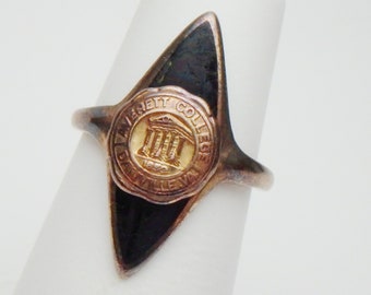 Balfour Class Ring - Etsy