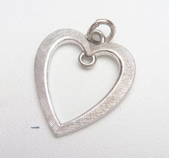 SS Etched Heart Outline Charm Sterling Silver - Gem