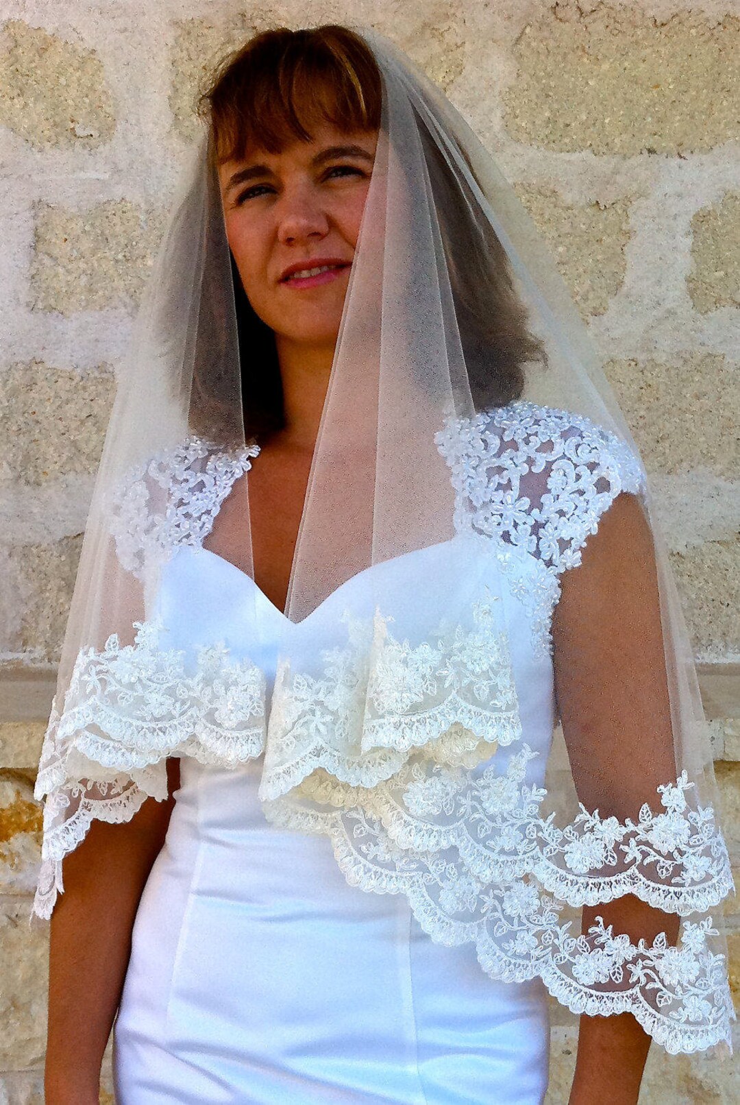 Lace Veil With Alencon Lace Edge Design With Beaded Trim in Fingertip ...