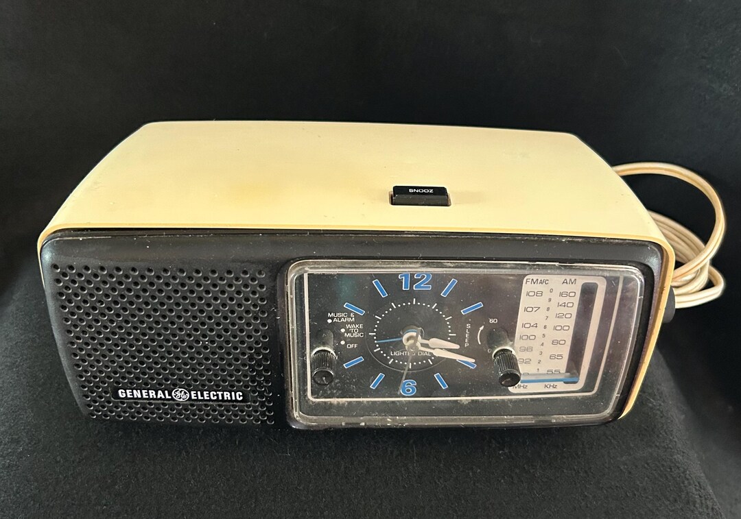 Vintage General Electric Clock Radio, Made in 1965 - Etsy