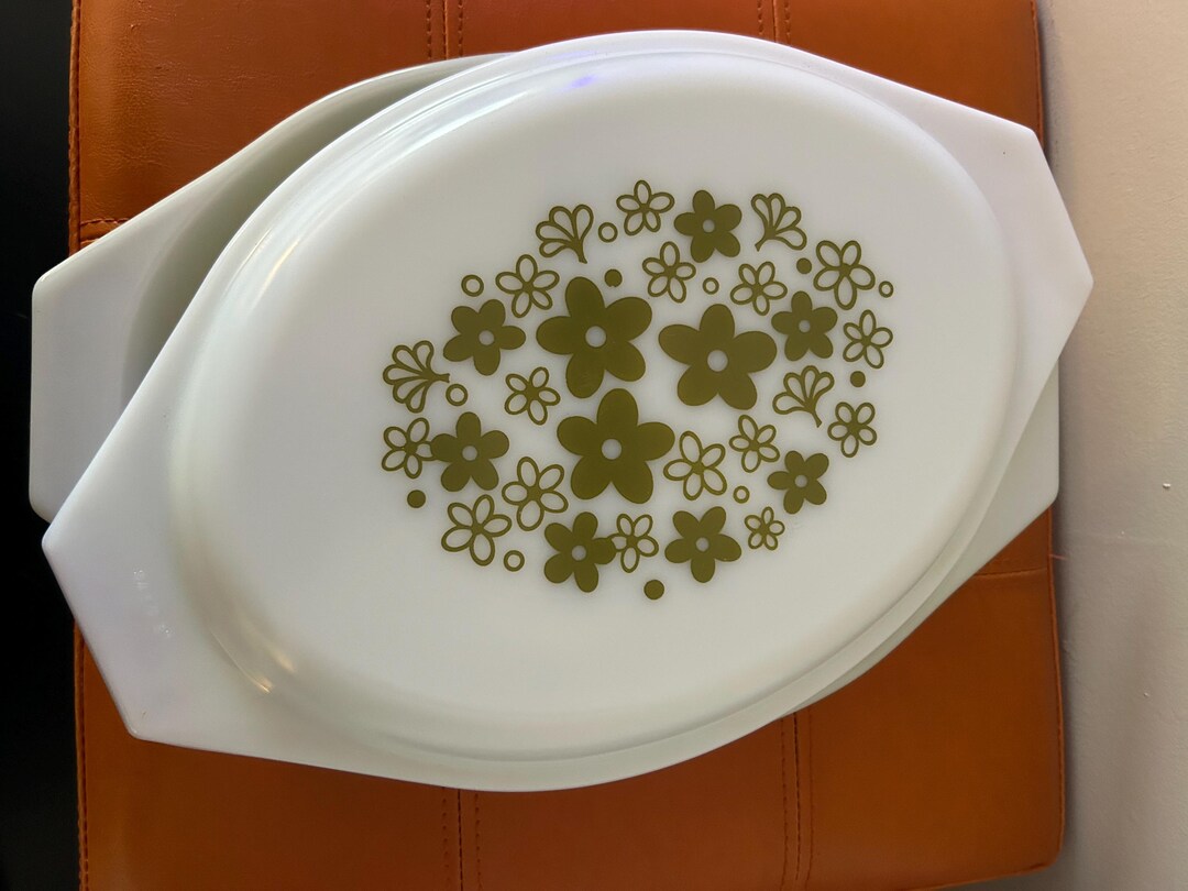 Vintage Pyrex Covered Serving Dish Featuring the Crazy Daisy Pattern - Etsy