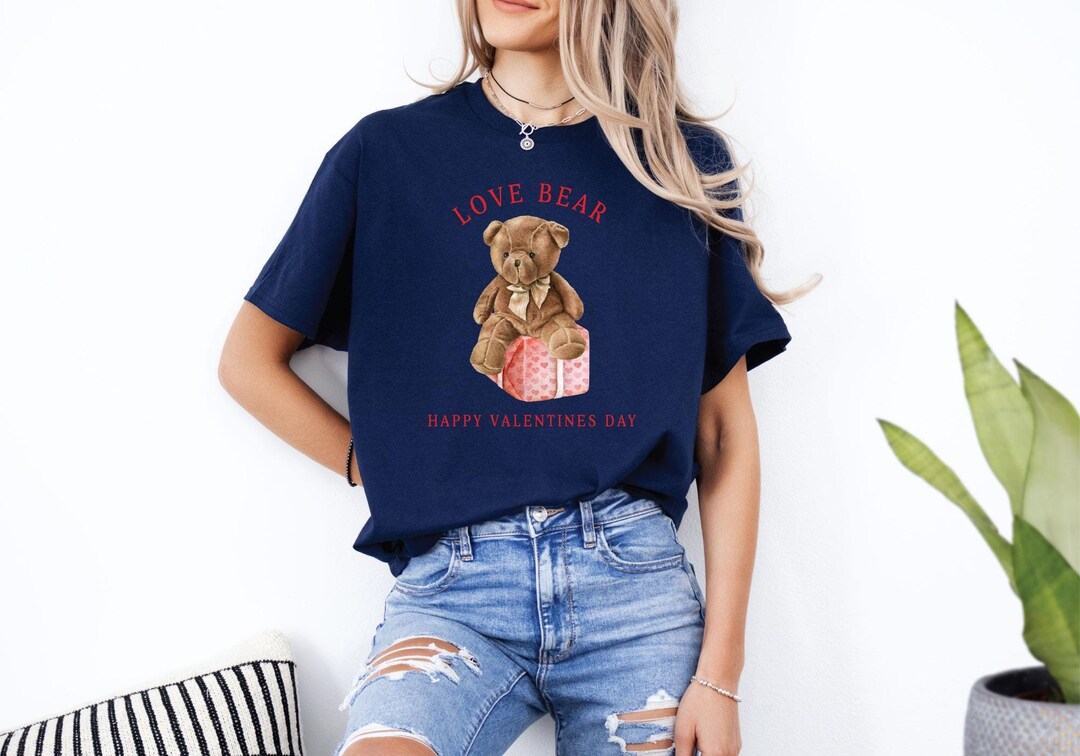 Romantic Valentine's Day Teddy Bear Women's T-shirt: Cute Love-themed ...