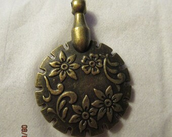 Thread Cutter Pendant Antique Gold Part No. 455 - Etsy