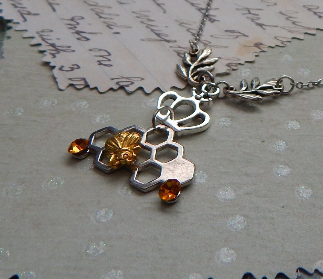 Queen Bee Pendant Necklace / Bee Necklace, Beekeeper Jewelry / Bumble ...