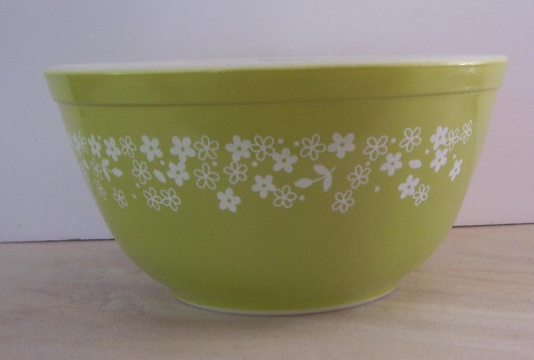 Vintage Pyrex Spring Blossom 402 Bowl Crazy Daisy/ Green and White Bowl ...