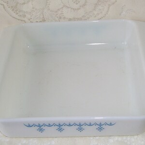 Pyrex 922 Snow Flake Blue Garland Square Dish - White Milk Glass ...