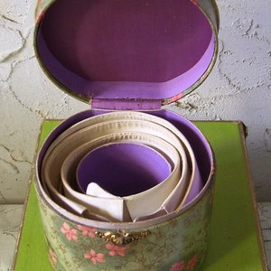 Antique Victorian Celluloid Collar Box With 4 Stiff Collars and Green ...
