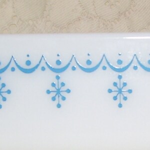Pyrex 922 Snow Flake Blue Garland Square Dish - White Milk Glass ...