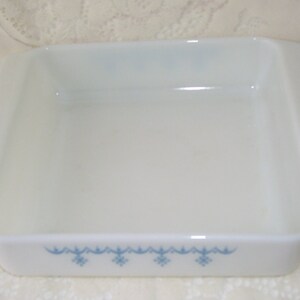 Pyrex 922 Snow Flake Blue Garland Square Dish - White Milk Glass ...