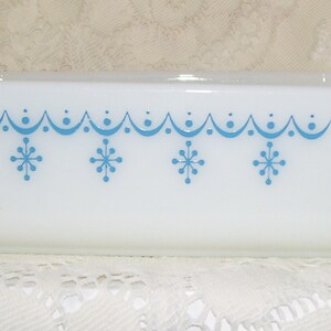 Pyrex 922 Snow Flake Blue Garland Square Dish - White Milk Glass ...