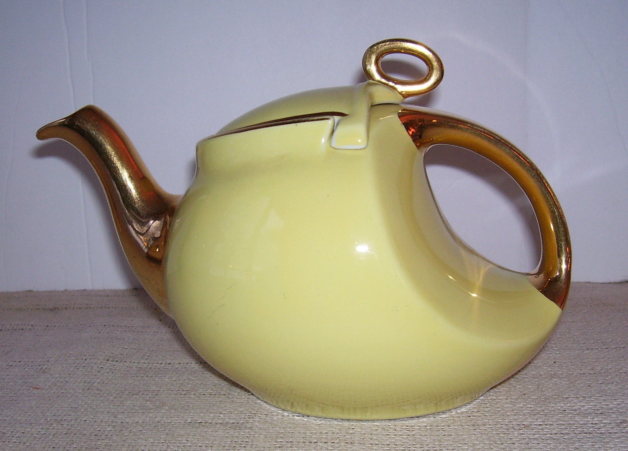 Hall Streamline Yellow Teapot With Gold Trim - 6 Cup 0339 S Hall Tea ...