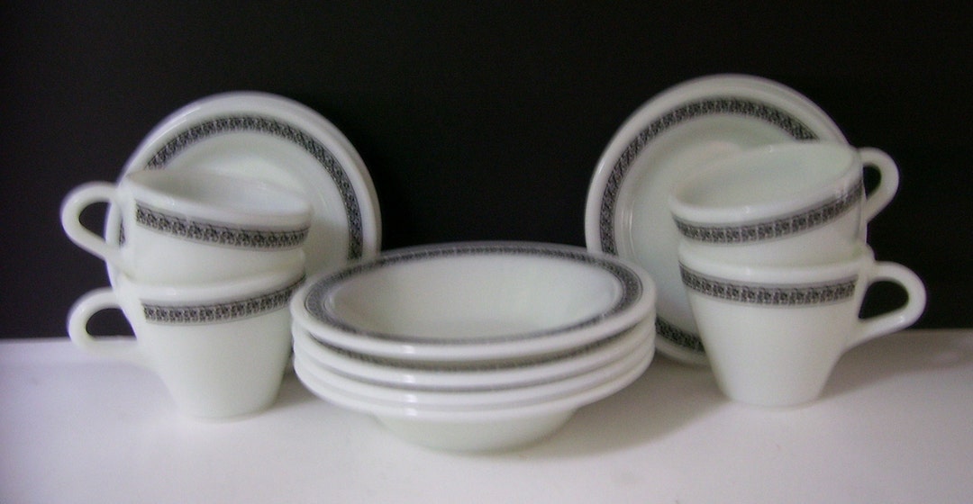 Pyrex Fleur De Lis 4 Coffee Cups, 4 Saucers 4 Cereal Bowls Black and ...