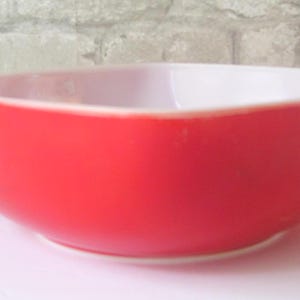Vintage Pyrex Red Square Bowl, White Milk Glass Interior, 2 1/2 Quart ...