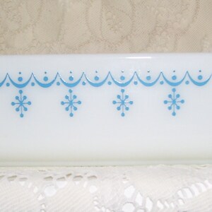 Pyrex 922 Snow Flake Blue Garland Square Dish - White Milk Glass ...