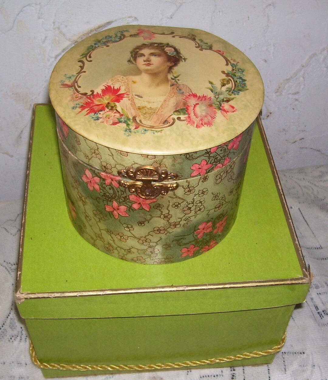 Antique Victorian Celluloid Collar Box With 4 Stiff Collars and Green ...