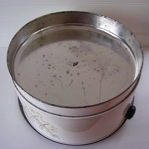 Vintage White Painted Metal Cake Saver With Cover, Cake - Pie Carrier ...