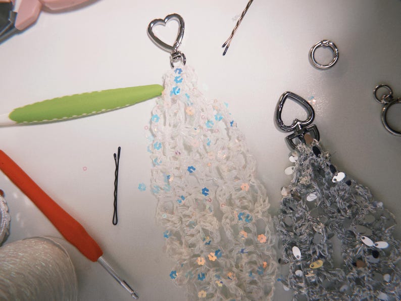 Crochet Sequin Phone Wristlet, Shimmering Yarn, Heart Clasp Lanyard (8 ...