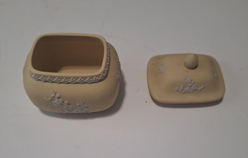 Rare Wedgwood Yellow Jasperware Primrose Pagoda Box-prunus Blossom ...