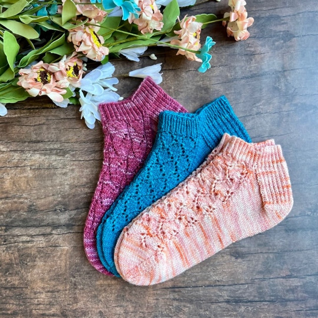KNITTING PATTERN Lace and Textured Sock Set, the Ripple Effect Socks ...