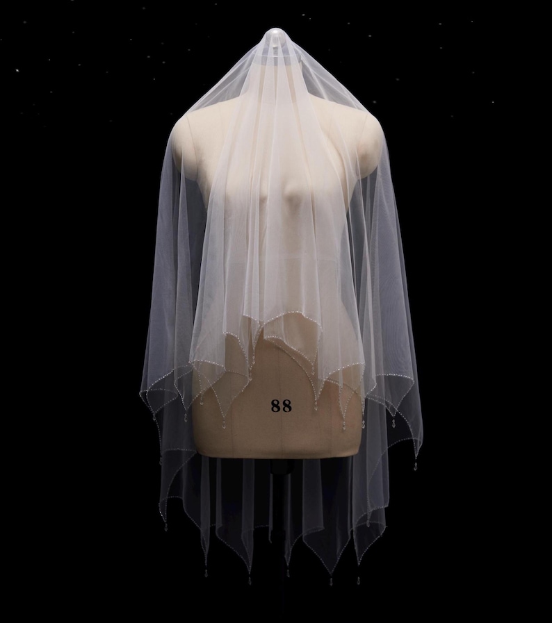 Crystal Bridal Veil, Scalloped Beaded Pendant Wedding Veil, Fingertip ...