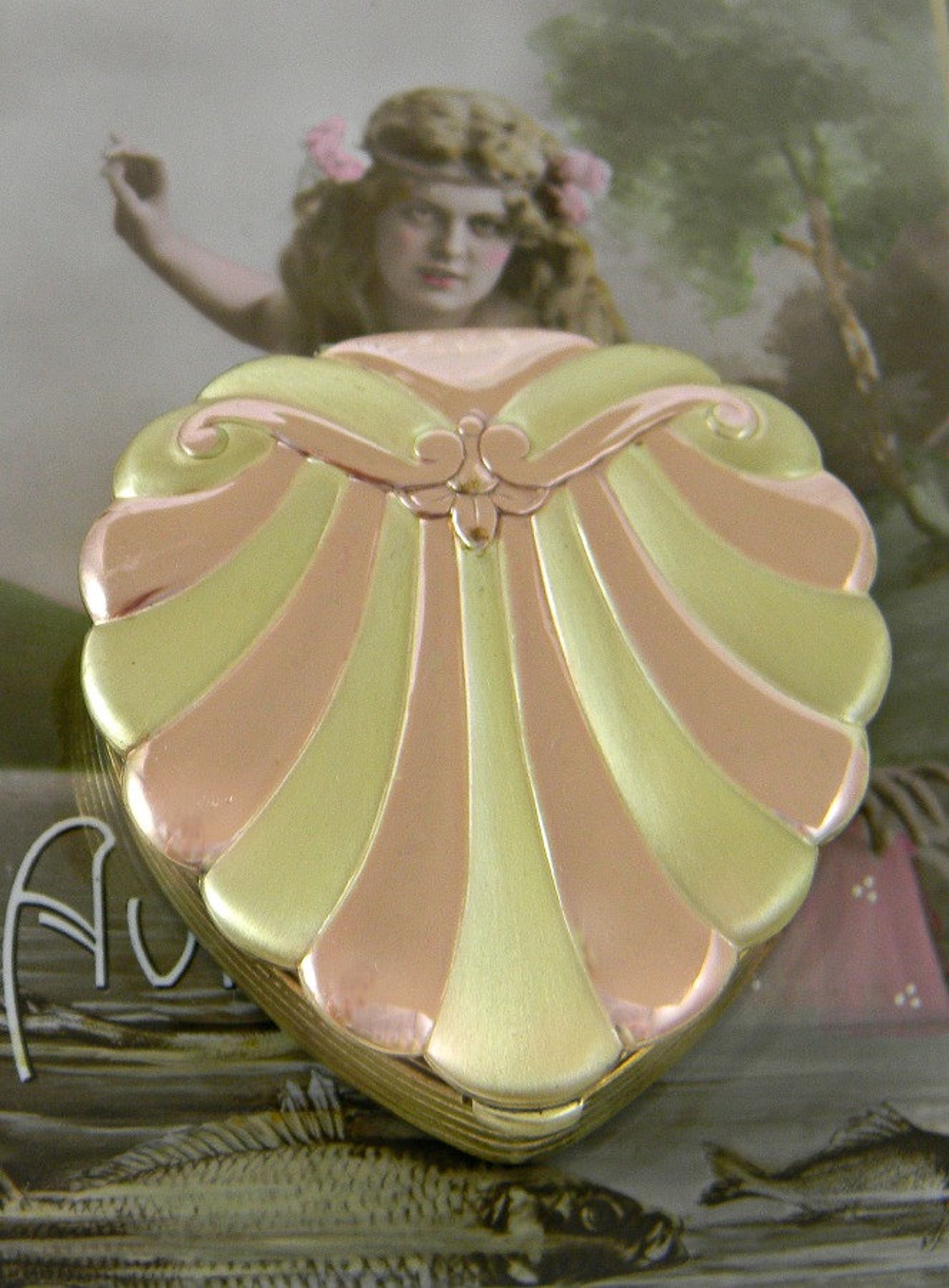 Vintage Art Deco Seashell Compact Box Case Lamode Powder Puff | Etsy