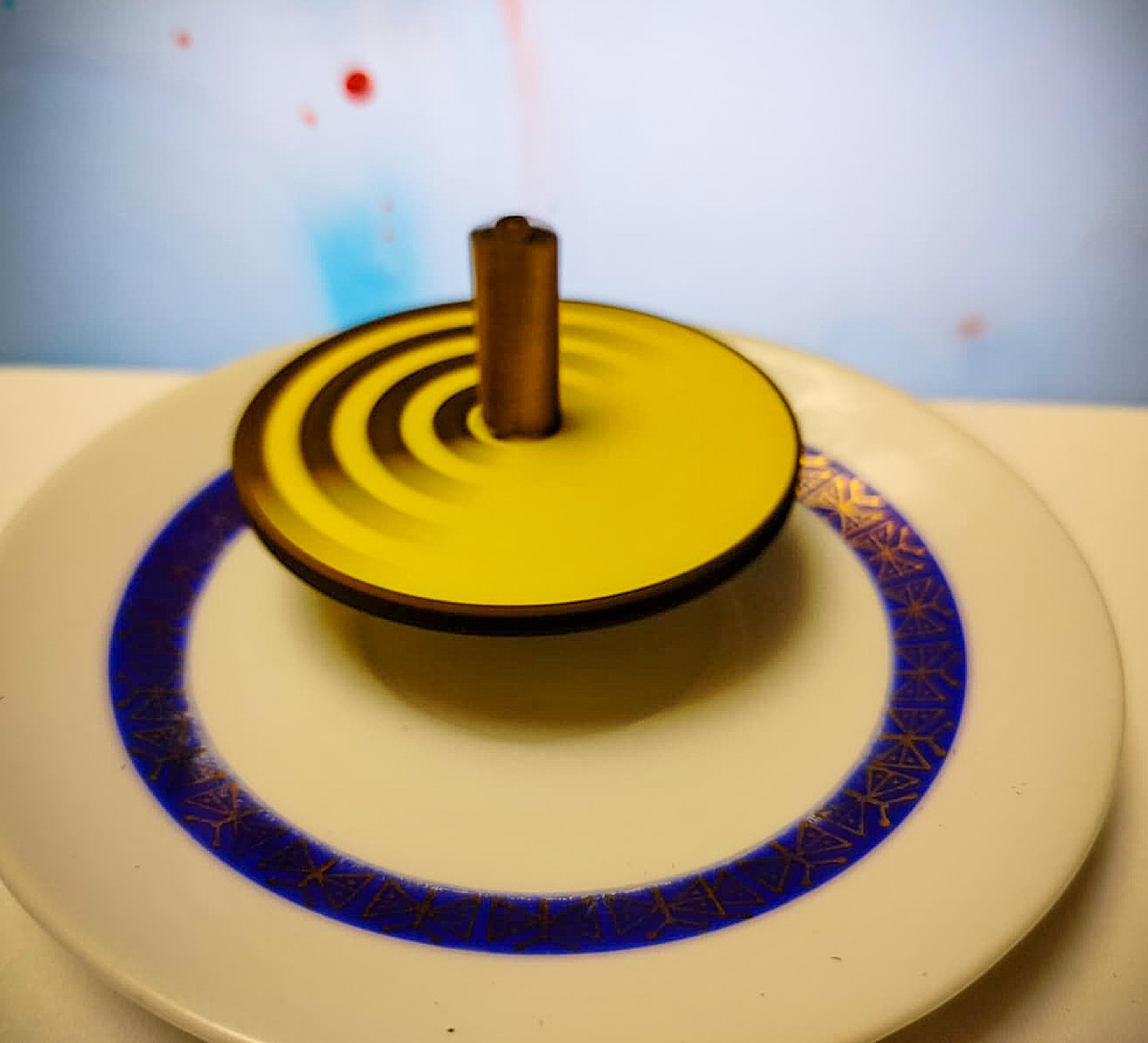 Layered Arc Optical Illusion Spinning Top SVG – Depth Perception ...