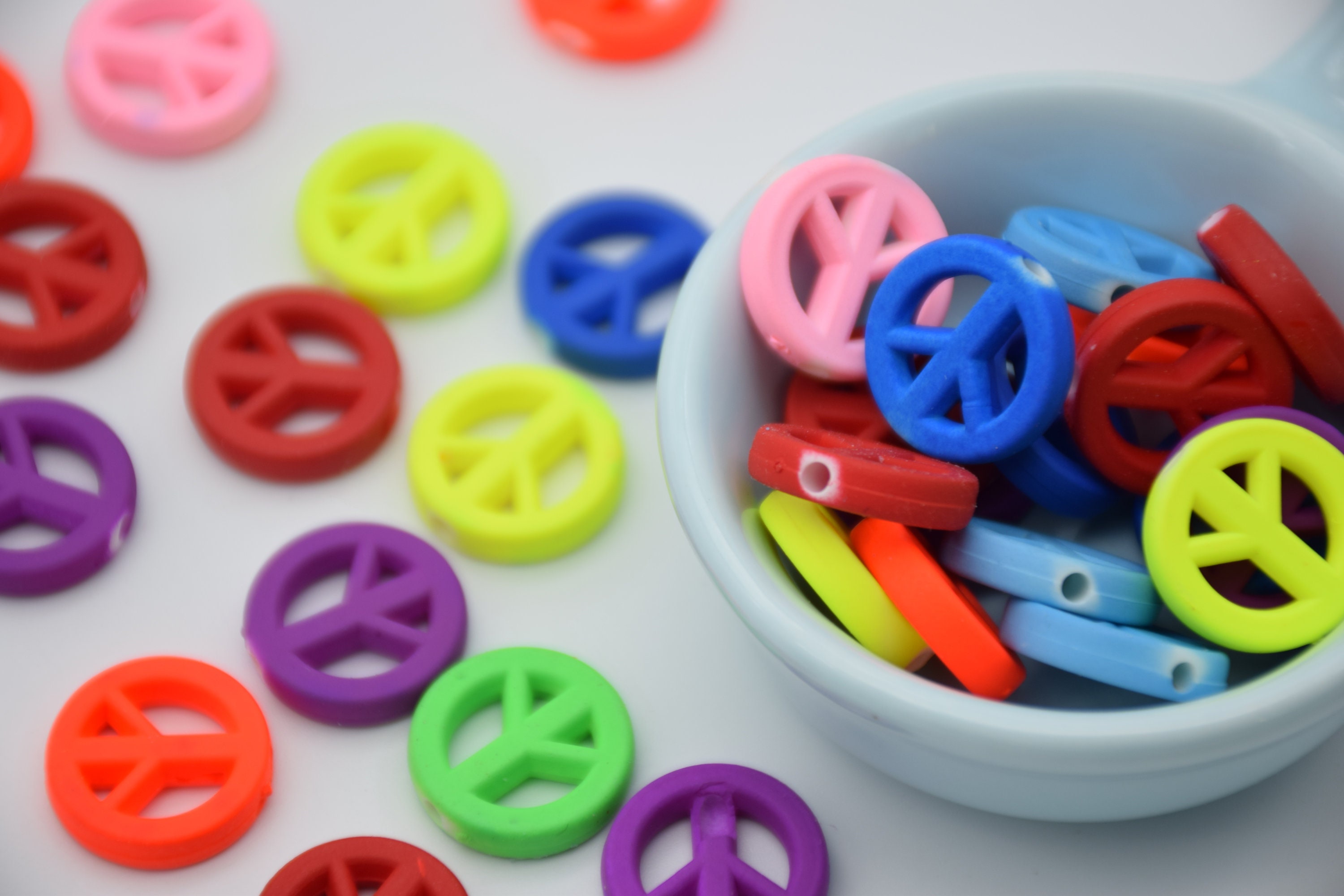 20 Plastic Peace Beads Charmsacrylic Peace Sign Charms - Etsy UK