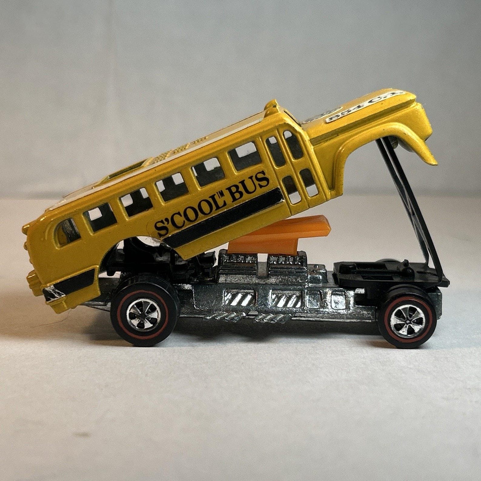 Hot Wheels Redline 1970 S’cool Bus Yellow Near Mint W/ Button ...
