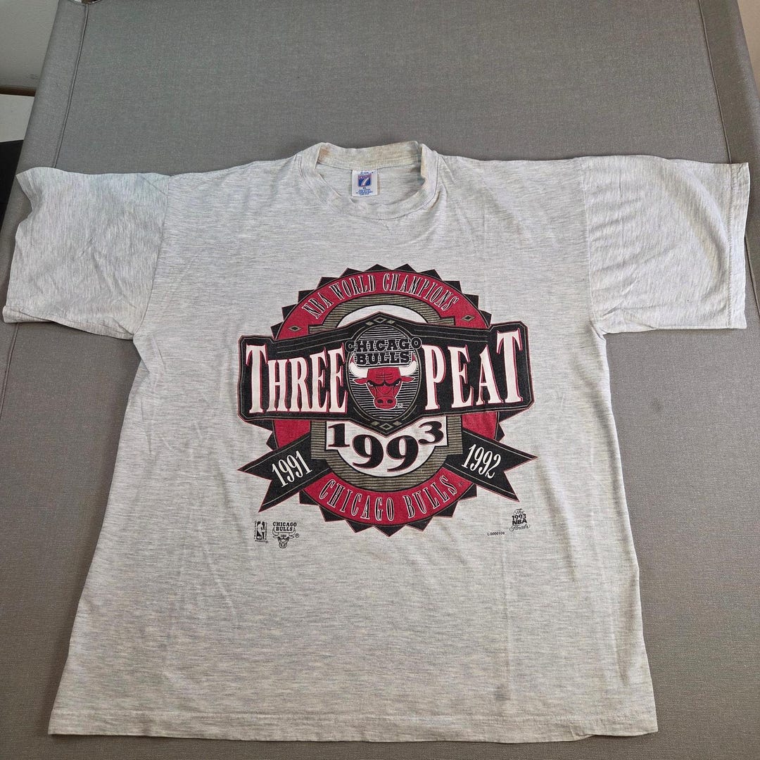 Vintage 1993 Chicago Bulls Three Peat Tee XL Logo 7 Light Grey - Etsy