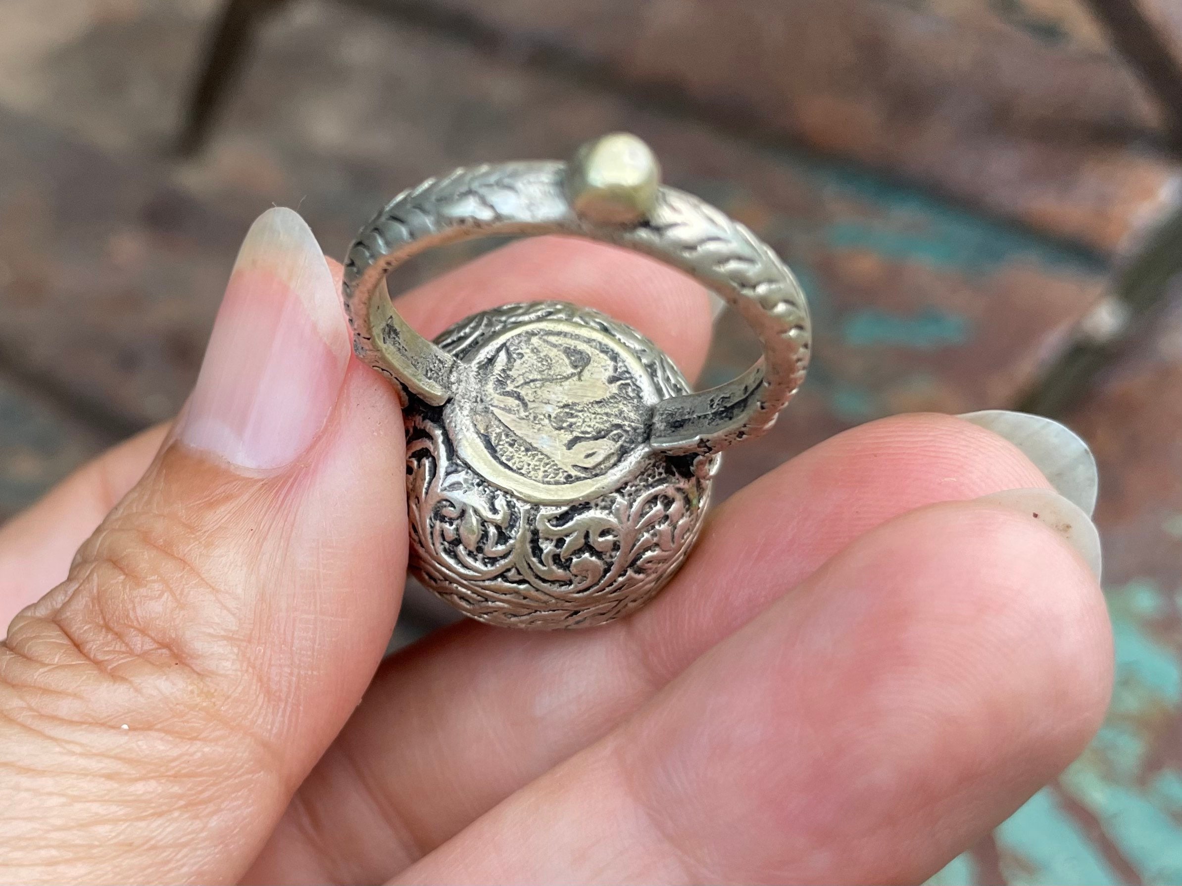 vintage-lapis-lazuli-and-old-silver-tribal-ring-size-9-75-arabic