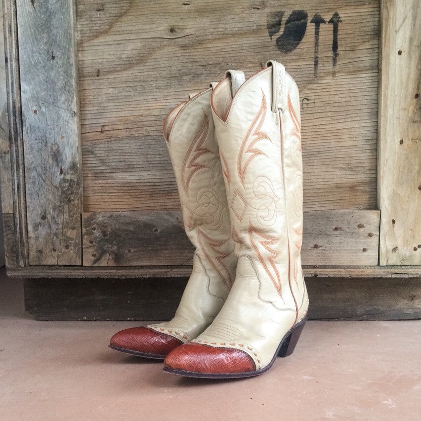 Vintage cowgirl boot size 7 M (runs narrow) two tone wingtip creamy ...