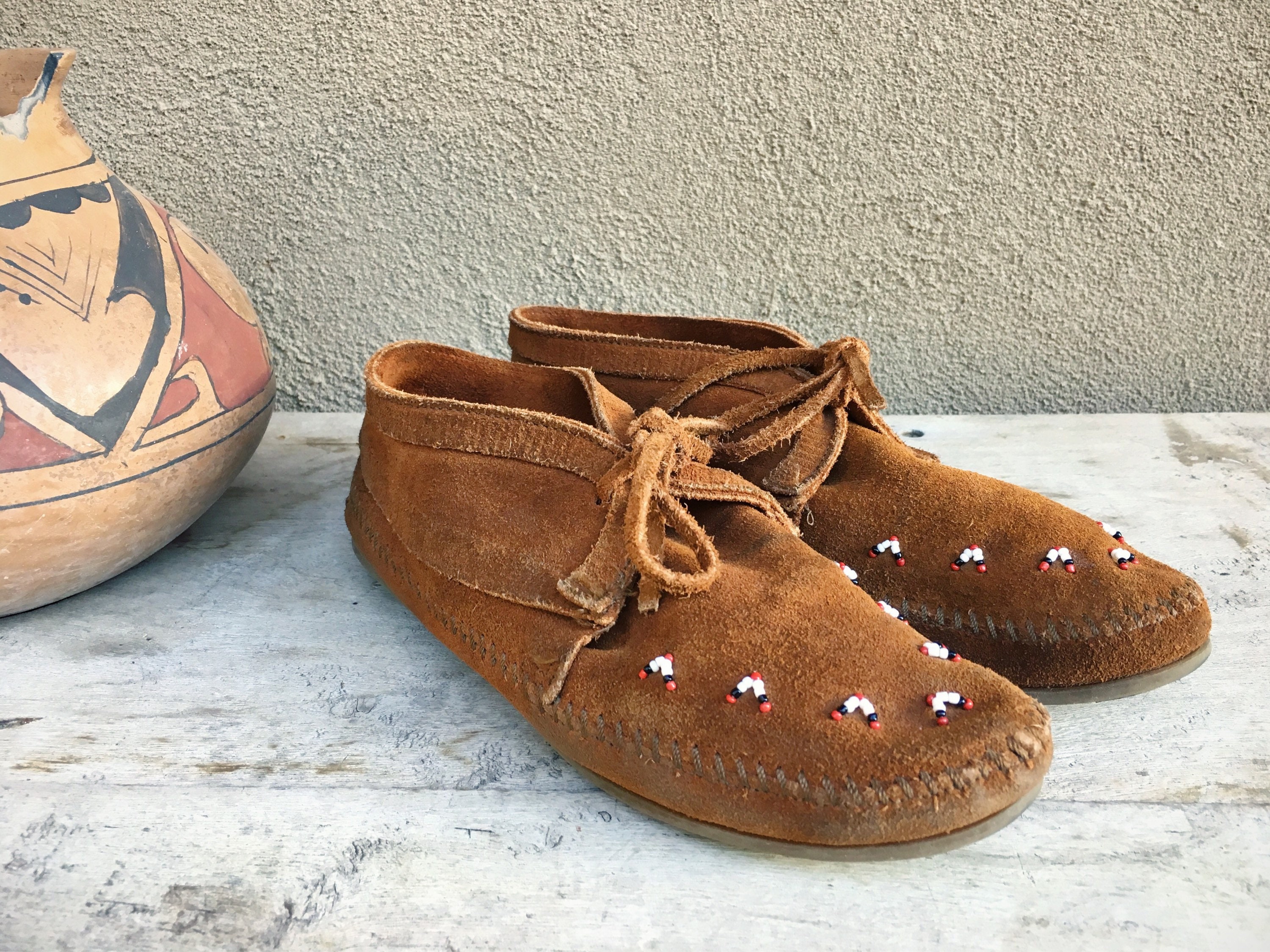 Minnetonka Moccasins Womens Size 8 Brown Suede Hard Sole Moccasin Shoes