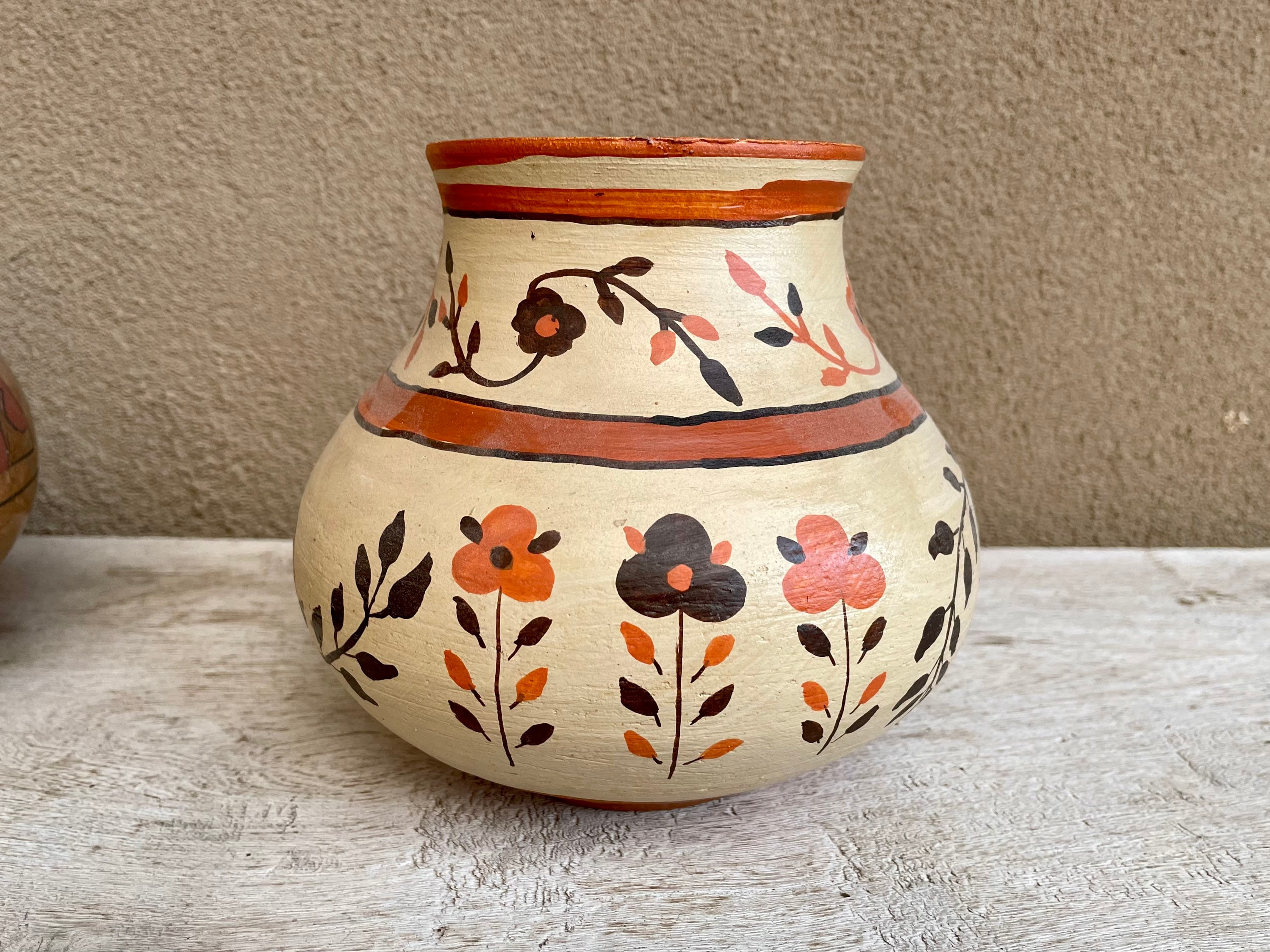 Vintage New Mexican Pottery Olla Medium Sized Vase Beige Earthtone ...