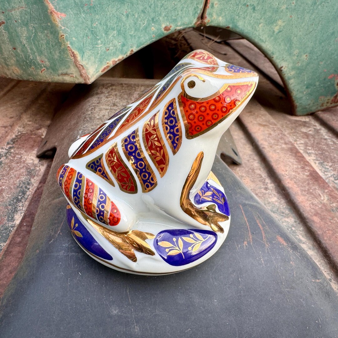 Small Vintage Imari Ware Japan Porcelain Frog Figurine With Gold Detail ...