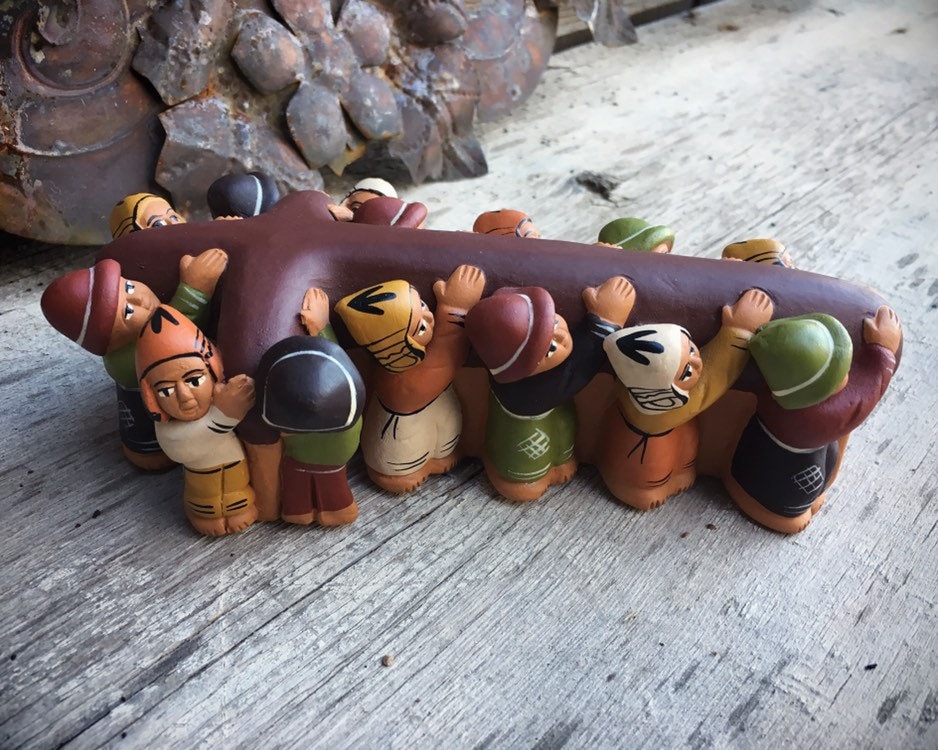 Peruvian Pottery Figurine Carrying the Cross Penitente Semana Santa ...