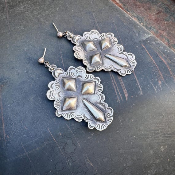 Vintage Navajo Sterling Silver Repousse Earrings Cros… - Gem