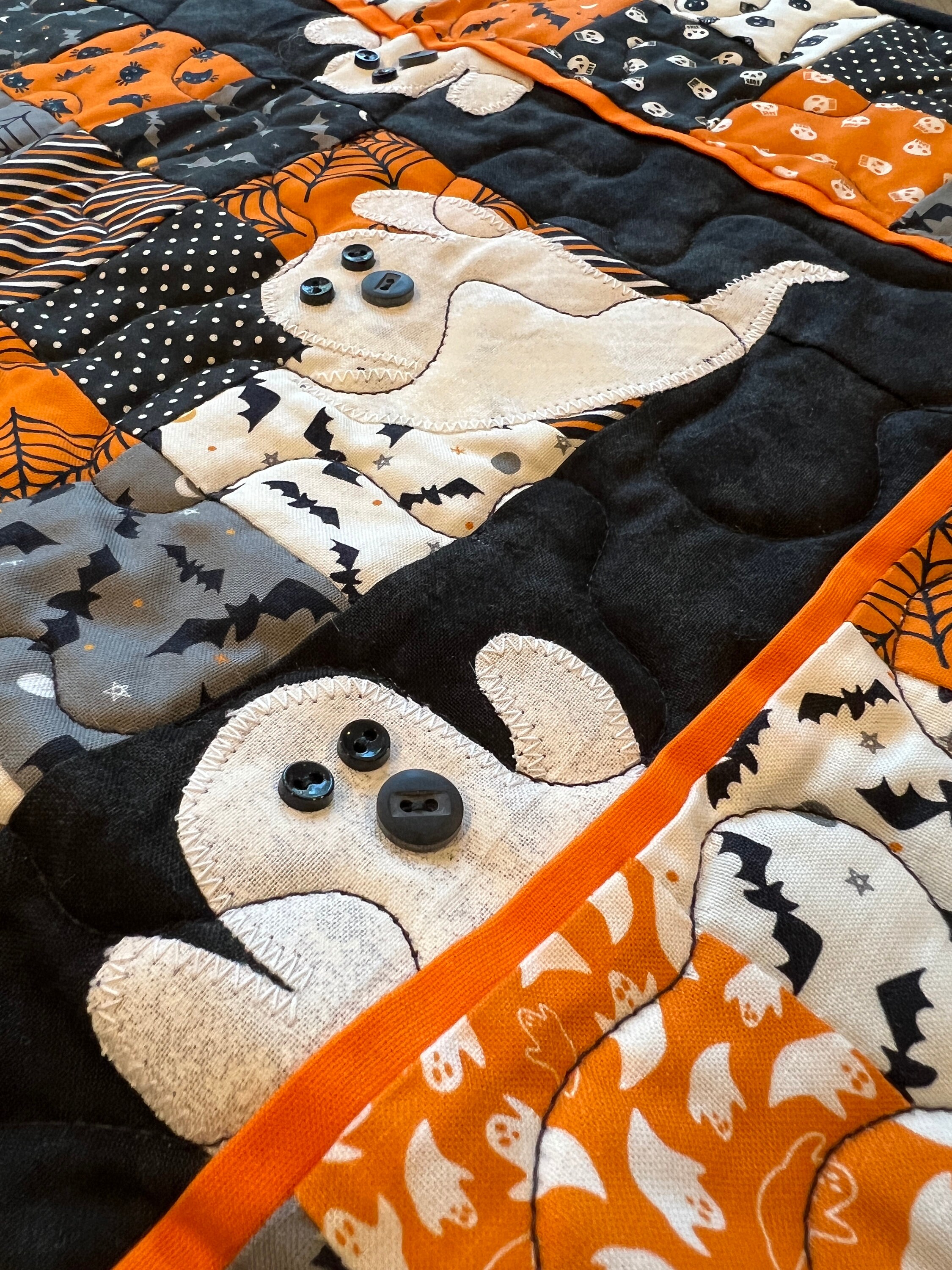 Peeking Ghosts Table Topper - Etsy