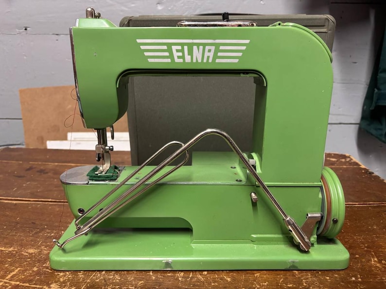 Vintage 50,s Elna 1 Grasshopper Sewing Machine in Original Case With ...