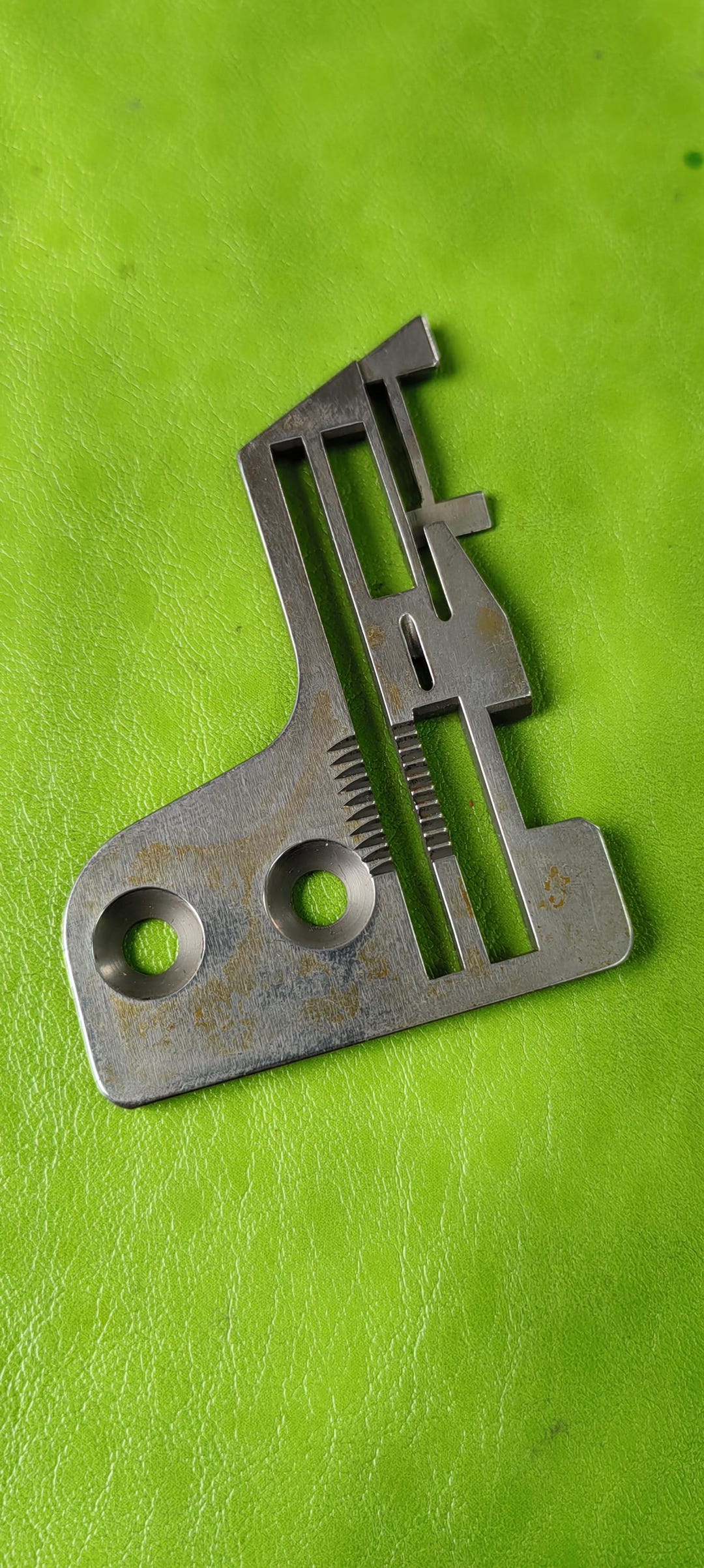 Genuine Throad Plate R4508 for Juki MO816 - 5 Thread Industrial ...